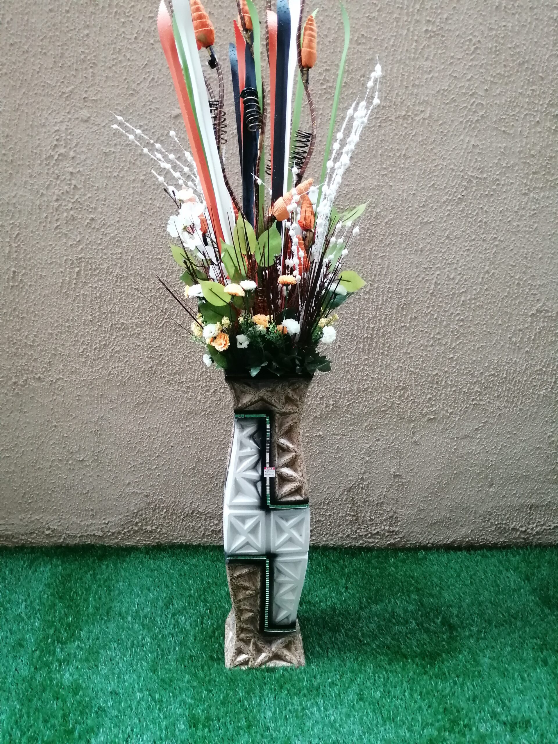 Exotic Vases With Luxurious Flowers | Suppliers Of Artificial Grass In ...