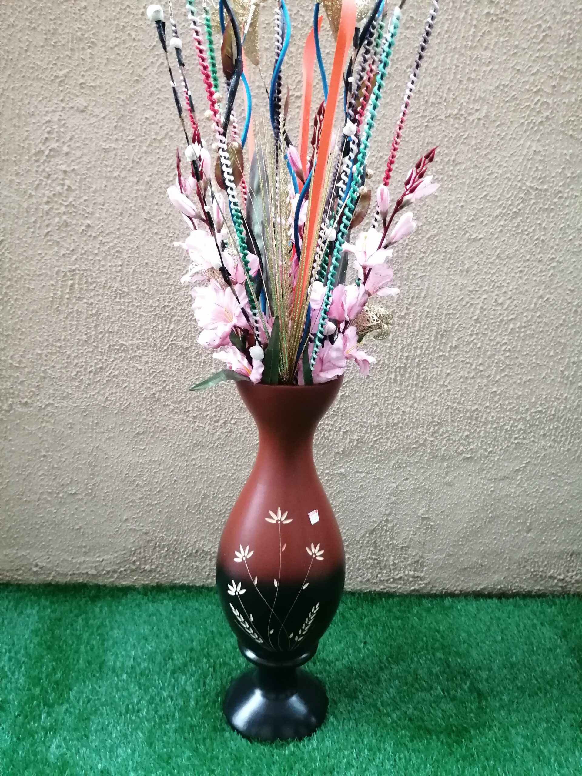 Exotic Vases With Luxurious Flowers | Suppliers Of Artificial Grass In ...