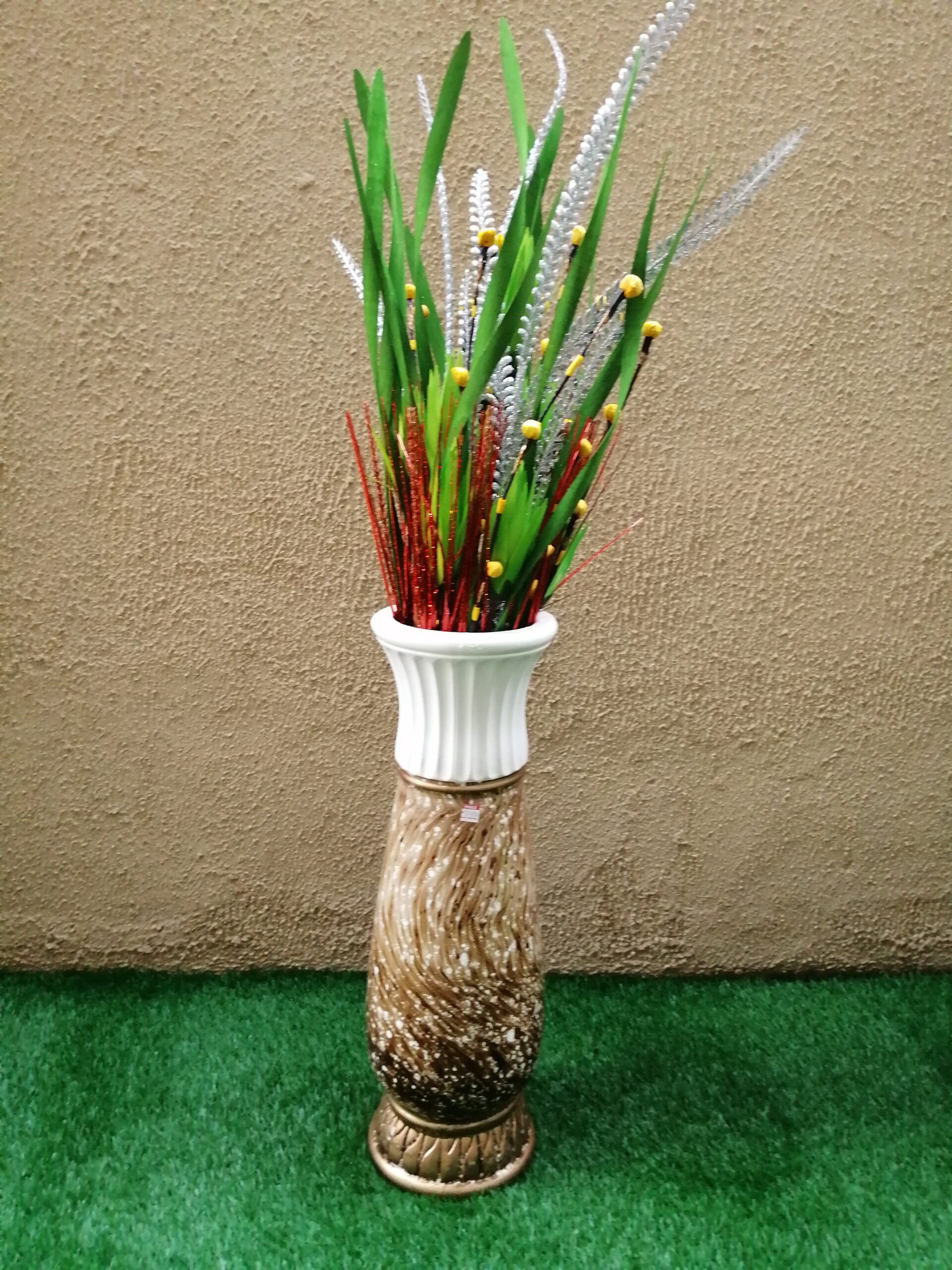 Exotic Vases With Luxurious Flowers | Suppliers Of Artificial Grass In ...