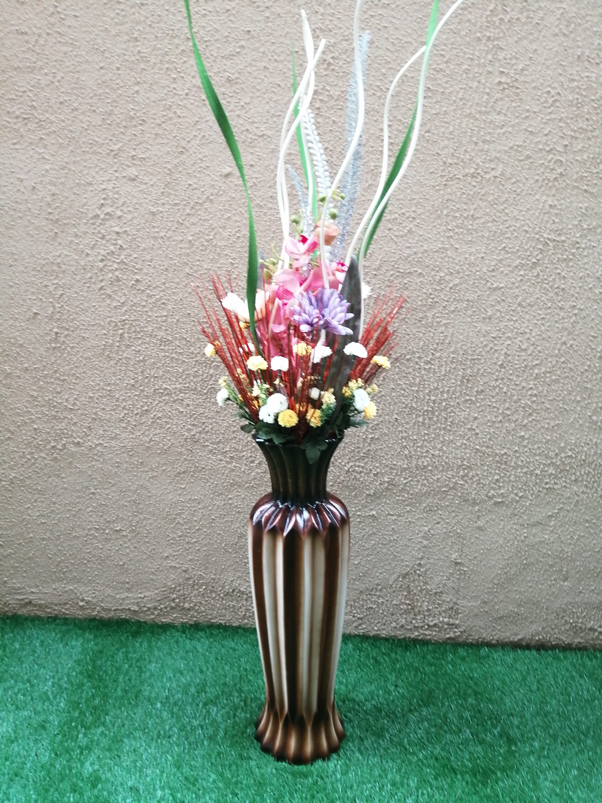 Exotic Vases With Luxurious Flowers | Suppliers Of Artificial Grass In ...