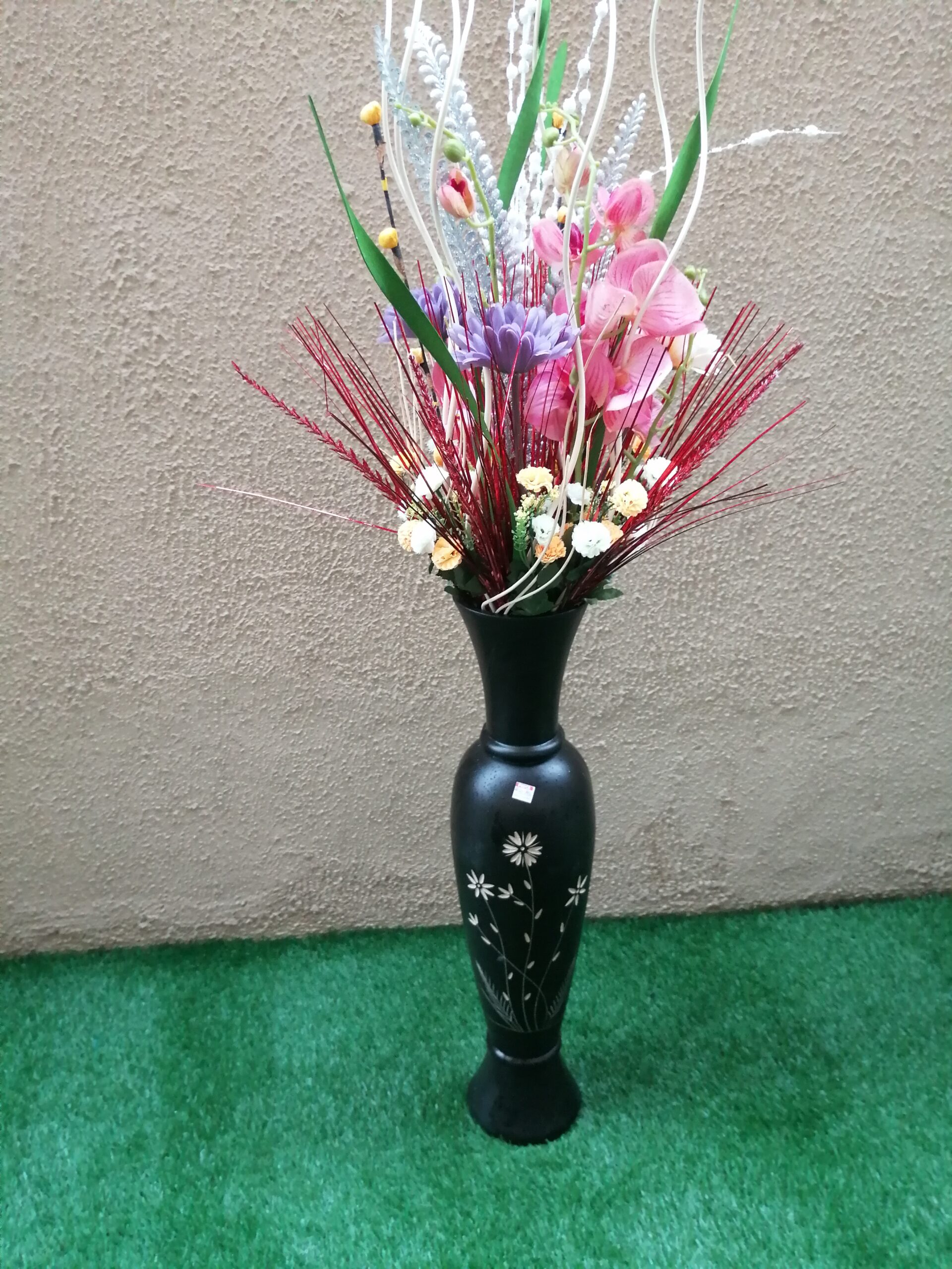 Exotic Vases With Luxurious Flowers | Suppliers Of Artificial Grass In ...