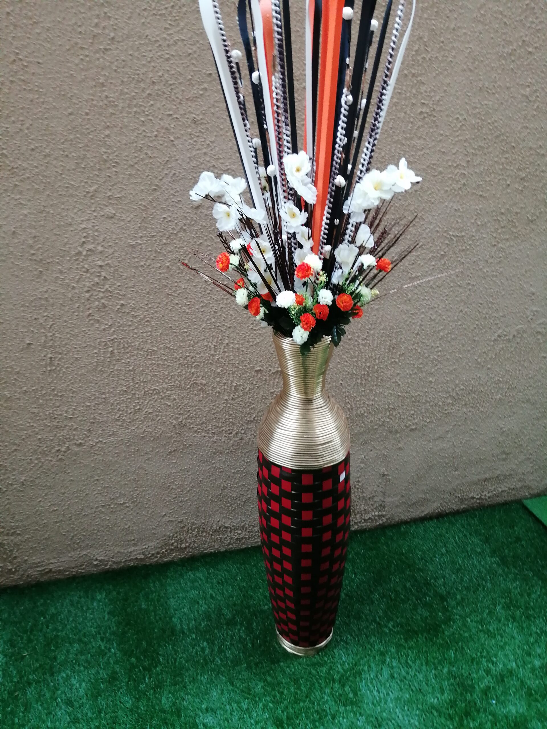 Exotic Vases With Luxurious Flowers | Suppliers Of Artificial Grass In ...