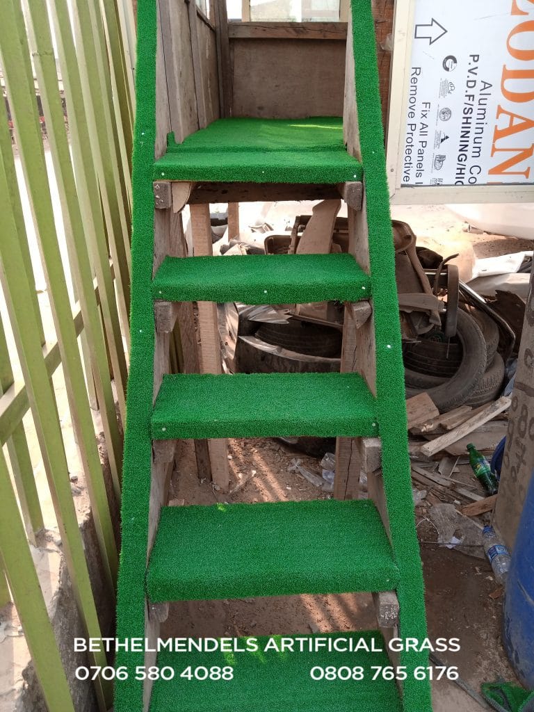 Using Artificial Grass to Decorate A Staircase | BethelMendels
